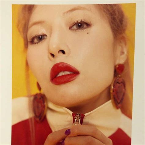 포토 현아 화보 촬영 근황 레드 립