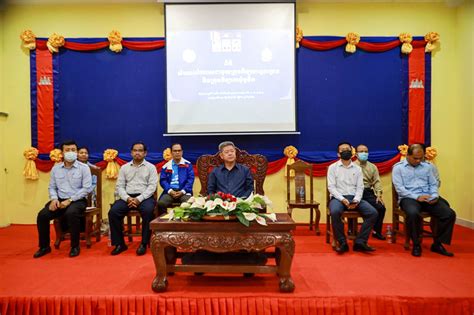 ឯកឧត្តម គួច ចំរើន អភិបាលខេត្តព្រះសីហនុ អញ្ជើញសំណេះសំណាលជាមួយក្រុមកីឡាករទូកក្តោង