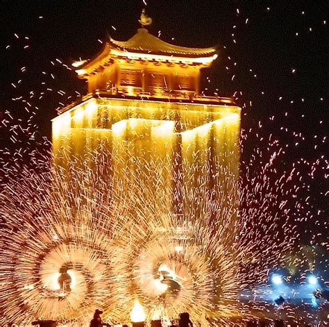 音樂盒 林子祥～ 香港樂壇最具特色與實力的男歌手之一，以渾厚磁性的嗓音、獨特的唱腔和廣闊的音域著稱。他的演唱兼具爆發力與細膩感，能駕馭搖滾、抒情、爵士、民謠等多種風格。他不僅是歌手，也是