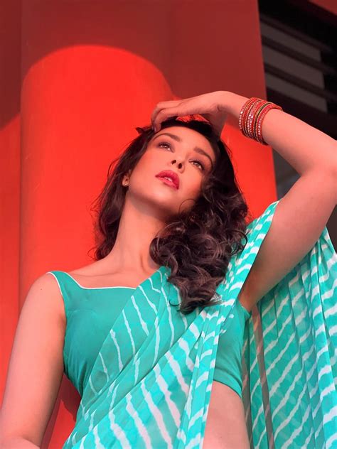 Navneet Kaur Dhillon Hq Hd Photo Gallery