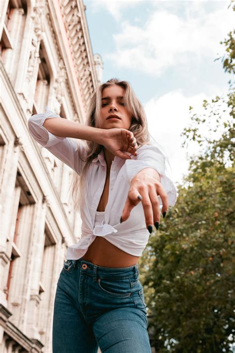 Mina Neighbour Amck Dance