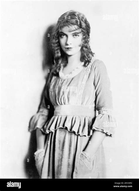 Lillian Gish By Unknown Photographer Ca 1922 Lillian Gish Half Length Portrait Facing