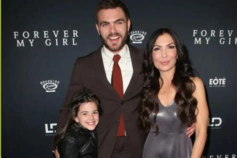 Who Is Alex Roe Wife Age Net Worth Daughter 2024