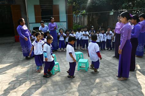 ဟုမ္မလင်းမြို့၌ မြန်မာနိုင်ငံကလေးများနေ့ အထိမ်းအမှတ်ဖြင့် ကာယစွမ်းရည်ပြိုင်ပွဲနှင့် ဆုချီးမြှင့