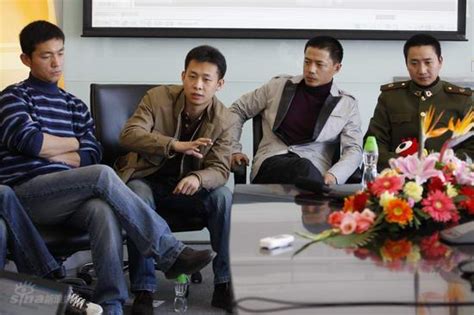 图文：《士兵突击》聊天 张译手势丰富影音娱乐新浪网