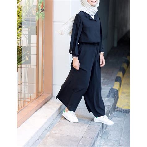 Marwa Adlı Kullanıcının Hijab Panosundaki Pin Siyah Tulum Kıyafet