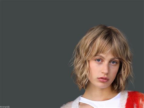 Chic Layered Bob With Bangs Ideas For