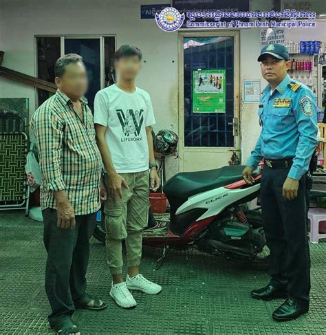 យុវជនម្នាក់ ដែលបើកបរញ្រ្ចាសទិសល្មើសផ្លាកសញ្ញាចរាចរណ៍ សមត្ថកិច្ចបានប្រគល់ម៉ូតូជូនគាត់វិញ