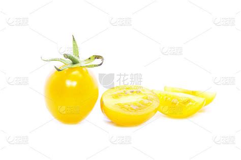 西红柿切成一半或四分之一的原料