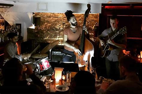 Michael Valeanu Luthiers