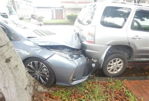 台中保時捷肇逃！路邊車被撞「屁股開花」 他到案坦承：吃安眠藥 社會 Nownews今日新聞