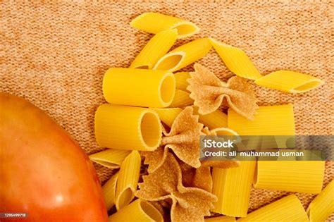 야채와 조리되지 않은 파스타 생 파스타 이탈리아 파스타 0명에 대한 스톡 사진 및 기타 이미지 0명 건강한 생활방식 건강한 식생활 Istock