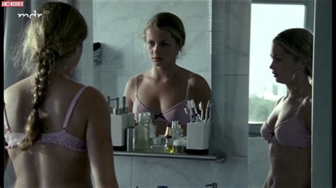 Голая Корнелия Gröschel в Polizeiruf 110