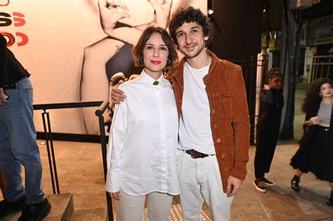 Andr Ia Horta E O Namorado Curtem Estreia De Pe A No Rio