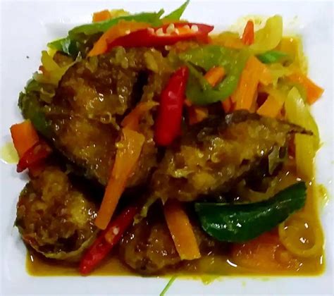 สูตร ผัดเผ็ดปลาดุกทอดกรอบ พร้อมวิธีทำโดย นาง สุประวีณ์ รัตนะ