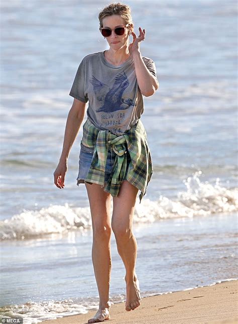 Julia Roberts 53 Proves She Is Still Very Much A Pretty Woman As She