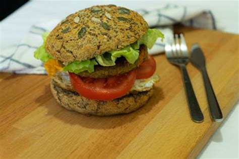 Copy Space 가방 건강한 계절 공부하다 과일 교육 구성 다양한 다이어트 달콤한 도서의 스택 두 가지 색 배경 디자인 러스틱 맛있는 매거진