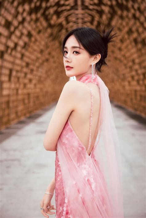 Li Yi Tong R Backlesscelebs