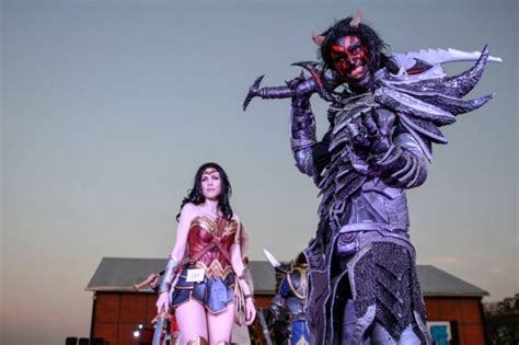 배경 화면 코스프레 애니메이션 갑옷 검 엘더 스크롤 V 스카이 림 악마 다 딕트 의류 사육제 제전 복장 2048x1365 픽셀 공연 예술