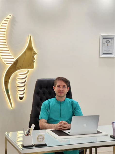 دکتر حمید زارعی متخصص جراحی دهان، فک و پلاستیک صورت در تهران