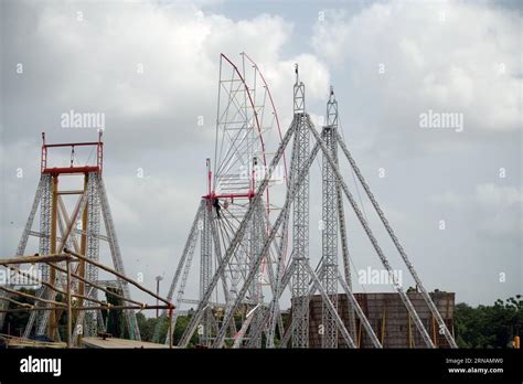 Rajkot Gujarat India 30 08 2023 Half Ferris Wheel Structure Is Ready And Half In Progress For