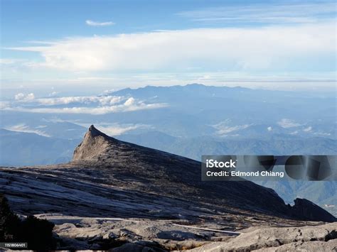 마운트 코타 키나발루 바위와 자연 배경으로 하이킹 트레일 0명에 대한 스톡 사진 및 기타 이미지 0명 경관 구름 Istock