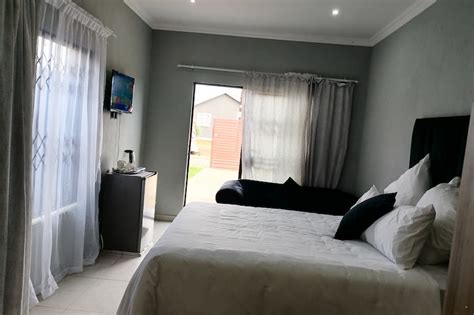 Accommodation Near Protea Glen Mall Lekkeslaap