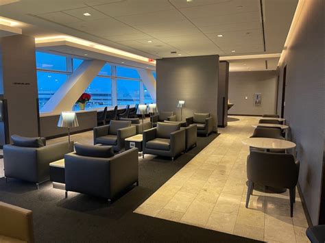 Review United Polaris Lounge San Francisco Sfo Live And Lets Fly