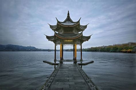 ทัวร์จีน เมืองเซี่ยงไฮ้ หางโจว อาคารพันต้นไม้ เมืองโบราณจูเจียเจี่ยว สวนสนุกshanghaidisneyland