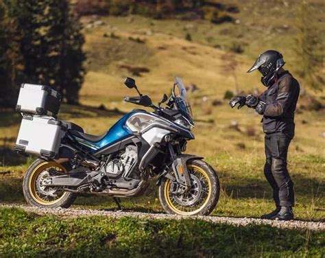 Confronto Tra Moto Cfmoto 800mt Touring 2024 Vs Ktm 1090 Adventure R 2018