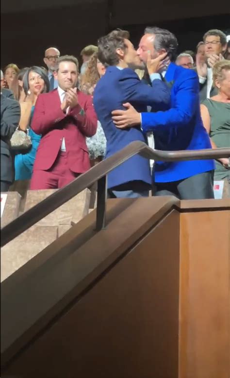 Harry Styles Kisses Nick Kroll At Dont Worry Darling Premiere