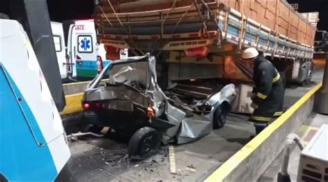 Duas Mulheres Homem E Criança Morrem Após Carro Ser Prensado Entre