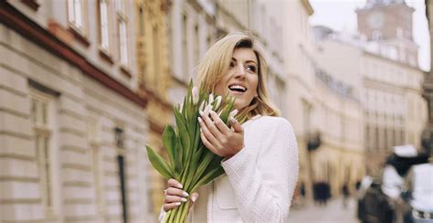 1 Ти постійно виправдовуєш його дії — навіть тоді коли вони принижують твою гідність або