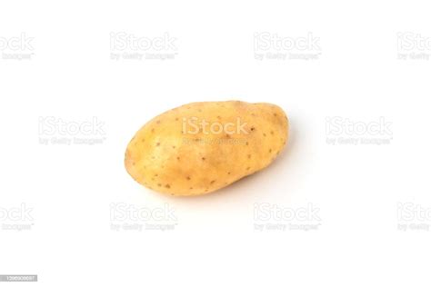 흰색 배경에서 분리 된 생 껍질을 벗기지 않은 노란색 유기농 감자 0명에 대한 스톡 사진 및 기타 이미지 0명 갈색 건강한 식생활 Istock
