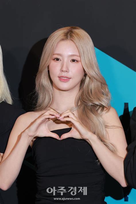 포토 여자아이들 미연 하트 하트 아주경제