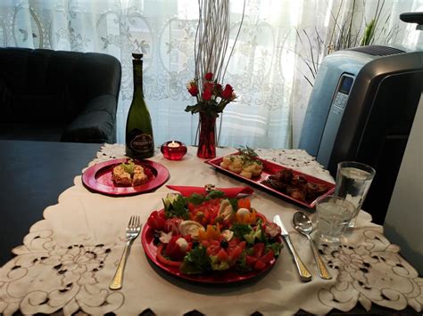 Старите гозби и модерните рецепти Салата мешана като картина домати краставици репи