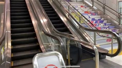 成田空港第二ターミナルレストラン行き上りエスカレーター YouTube
