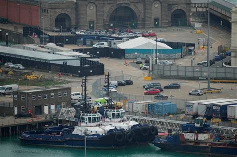 英移民中心遭扔汽油彈 警方：凶嫌具極端主義動機 中央社 Nownews今日新聞