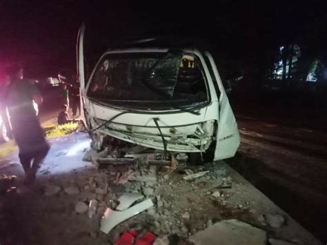 ပျော်ဘွယ်မြို့နယ်တွင် ကားတစ်စီးအရှိန်မထိန်းနိုင်ဘဲ လမ်းလယ်ကျွန်းအုတ