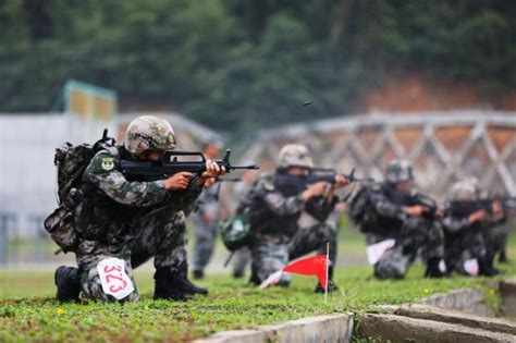 香港中評網：解放軍駐澳門部隊特戰隊員進行多課目連貫考核