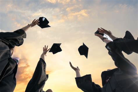 毕业季，老师给学生的毕业寄语和期望有哪些，毕业小礼物推荐 知乎