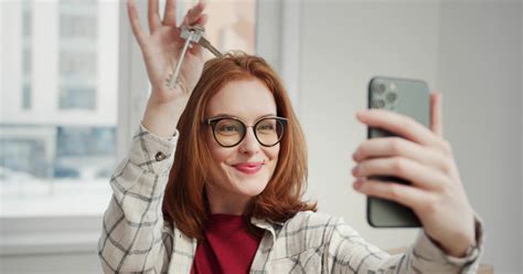 7 Things Narcissists Love To Brag About On Social Media According To