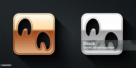 금색과 은색 말 발자국 아이콘은 검은색 배경에 분리되어 있습니다 긴 그림자 스타일 벡터 가루로 빻은에 대한 스톡 벡터 아트 및 기타 이미지 가루로 빻은 가정 생활