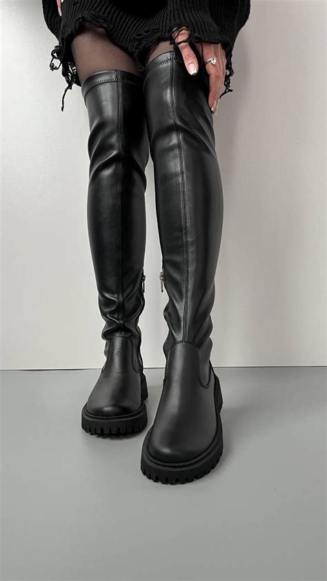 ЖІНОЧЕ ВЗУТТЯ КРОСІВКИ ТУФЛІ БОТФОРТИ ЧОБОТИ ЧЕРЕВИКИ Ціна 2950 грн зима 3050 грн