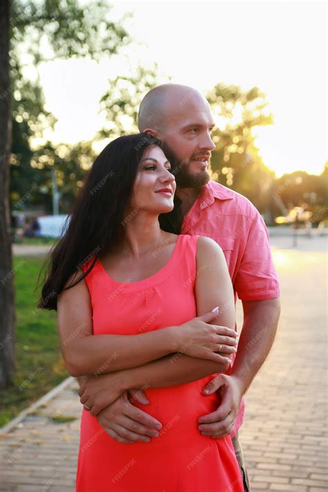 Premium Photo Beautiful Mature Couple On Summer Evening At Sunset