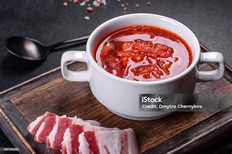 보르슈트 비트 뿌리 토마토 양배추 당근 쇠고기로 만든 전통적인 우크라이나 수프 0명에 대한 스톡 사진 및 기타 이미지 0명 건강한 식생활 고기 Istock