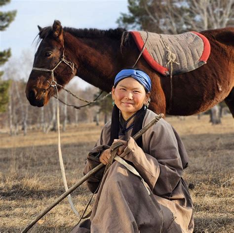 Жүжигчин ямартай ч Ээмэгтэй болоод авлаа Дамдингуайн хэлснээр нээрэн зохиж байна уу Facebook