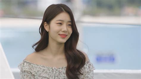 썸핑 S1e4 2022 Backdrops — The Movie Database Tmdb