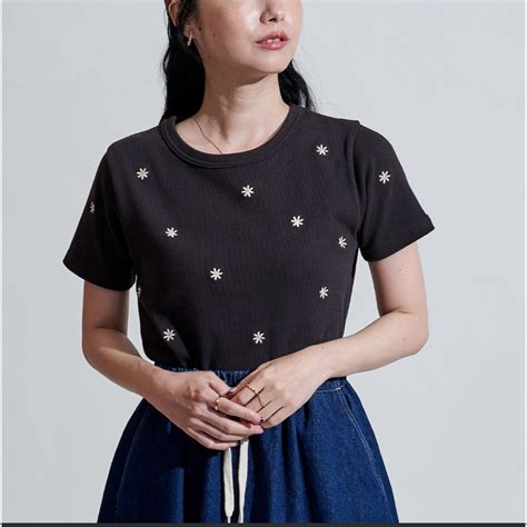 Freaks Store ミニデイジー刺繍tシャツリブtシャツコンパクトtシャツの通販 By Puns Shop｜フリークスストア