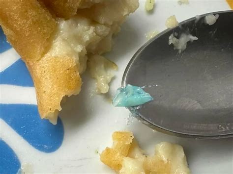 Encuentran Restos De Plásticos Azules En El Interior De Alimentos Disponibles En Mercadona Lidl